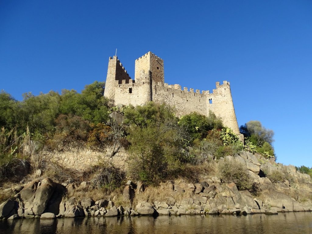 Almourol Castle: Totally Dragonless… Or Is It? » Traveling Bytes